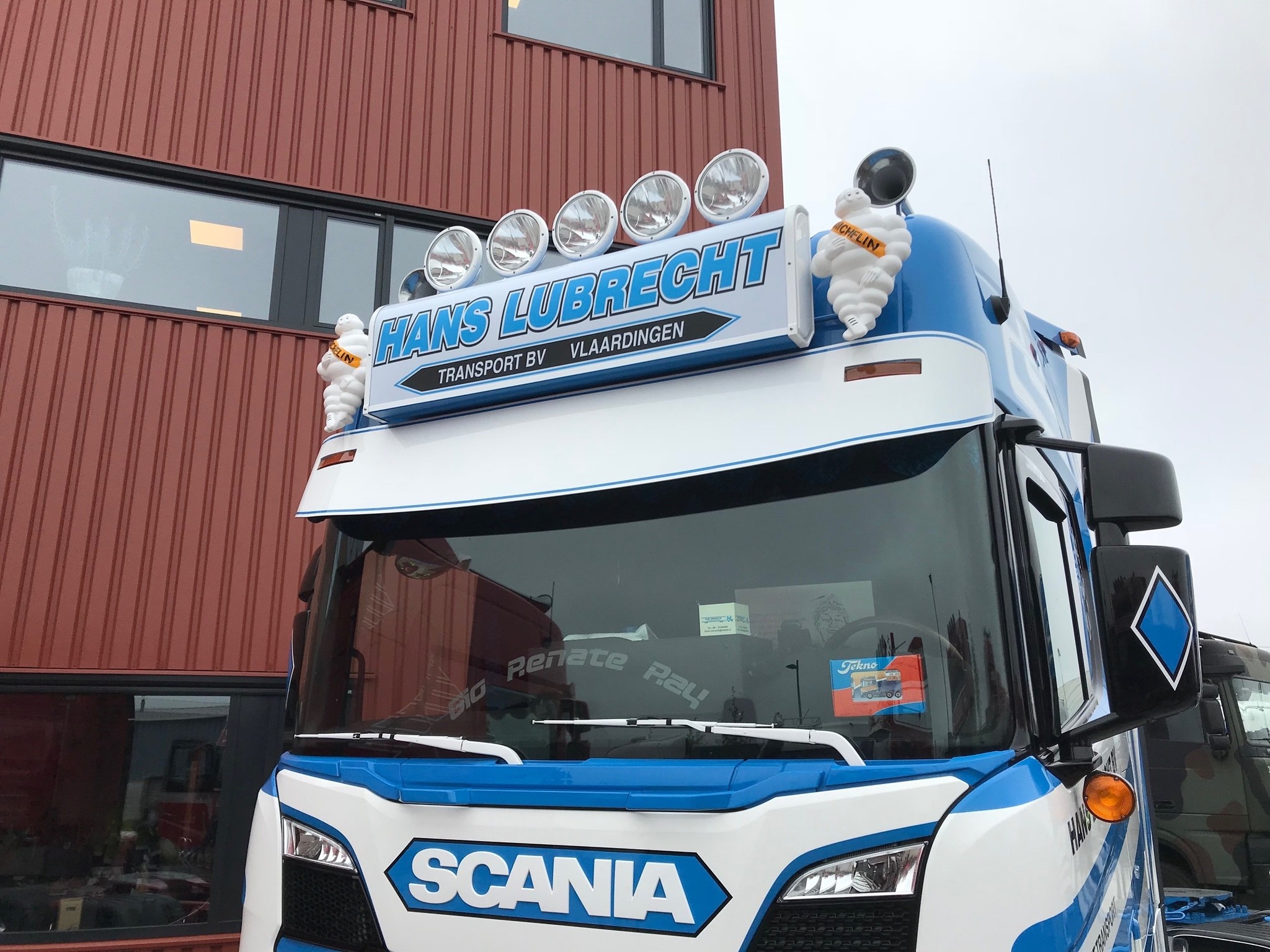 Scania 4/R-series sunvisor lights - Go-in-Style.nl