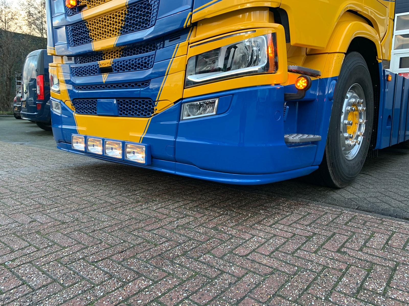 Veap halvspoiler till Scania Nextgen med stor stötfångare - Go-in-Style.nl