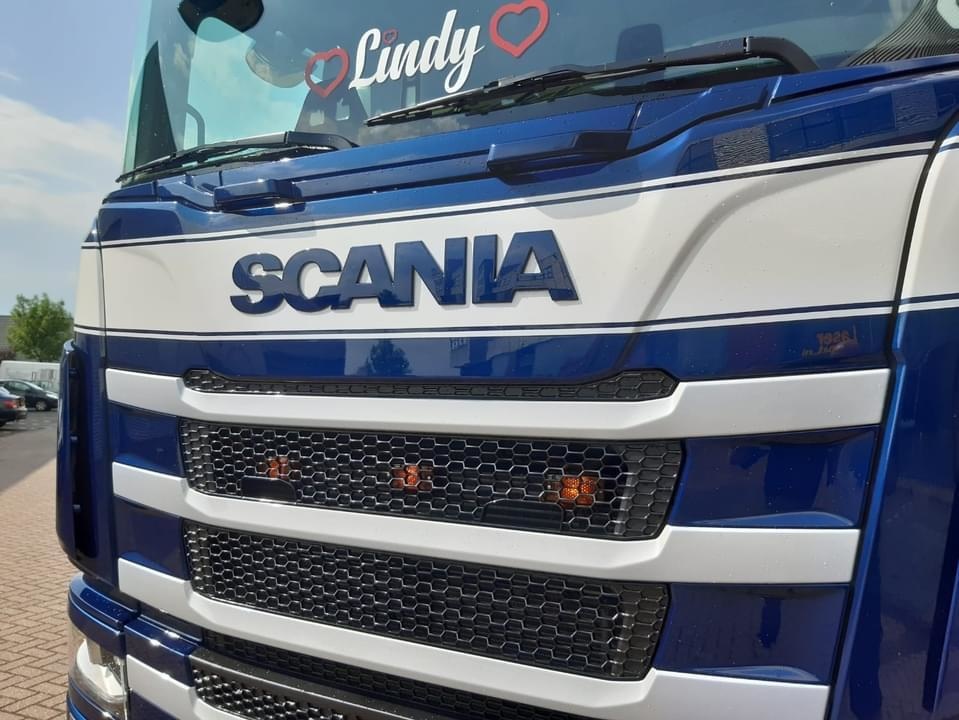 Solarguard full frontplate for Scania NGR / NGS - Go-in-Style.nl