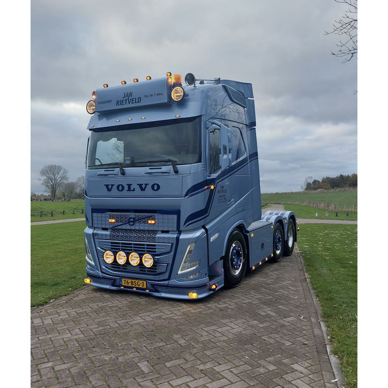 Smooth frontplate Volvo FH5 - Go-in-Style.nl