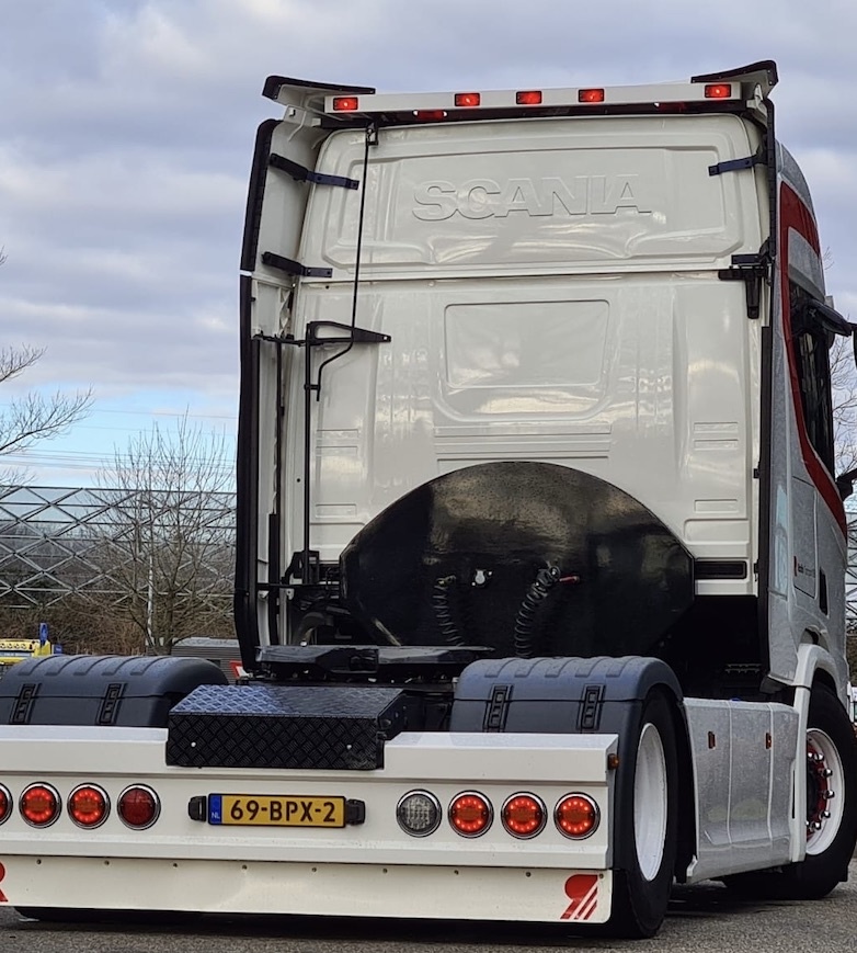 Lightbar for mounting under spoiler of the Scania Nextgen - Go-in-Style.nl