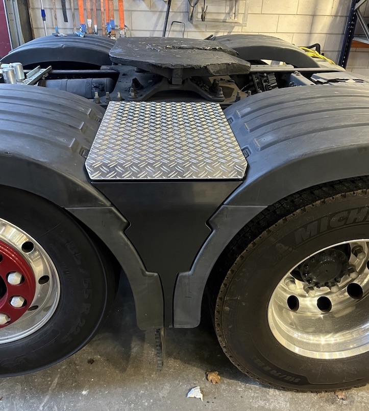 Sæt med PVC-trekant mellem hjul til Volvo FH3/FH4/FH5 - Go-in-Style.nl