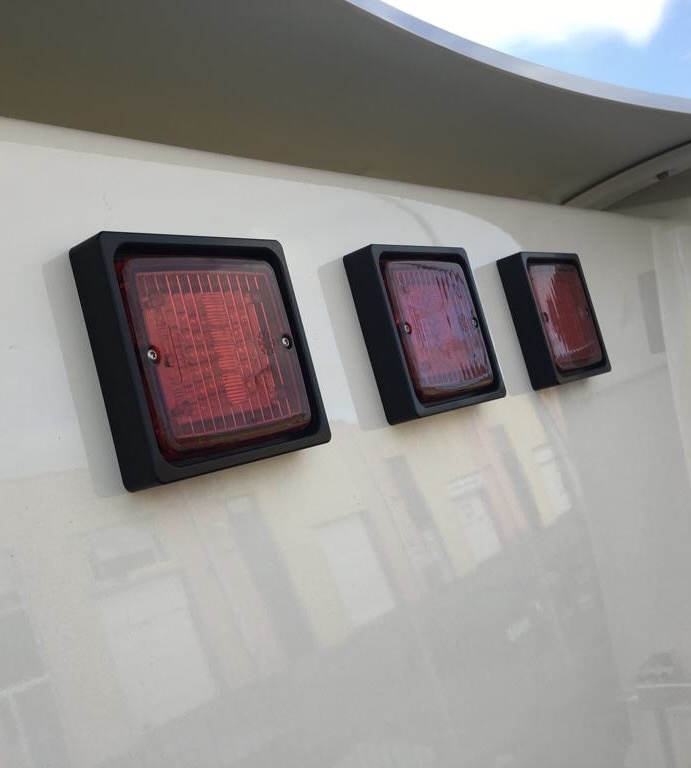 Dünne Rückleuchte einzeln Montagerahmen für Izeled - Go-in-Style.nl