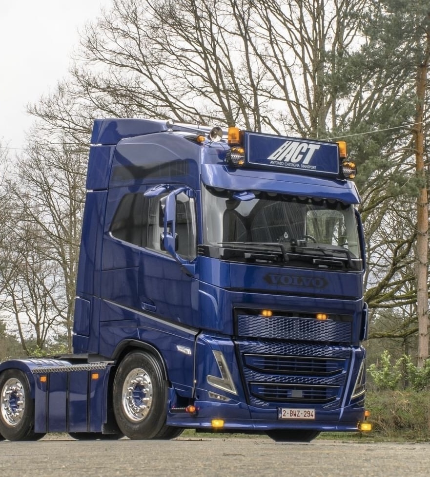 Smooth frontplate Volvo FH5 - Go-in-Style.nl