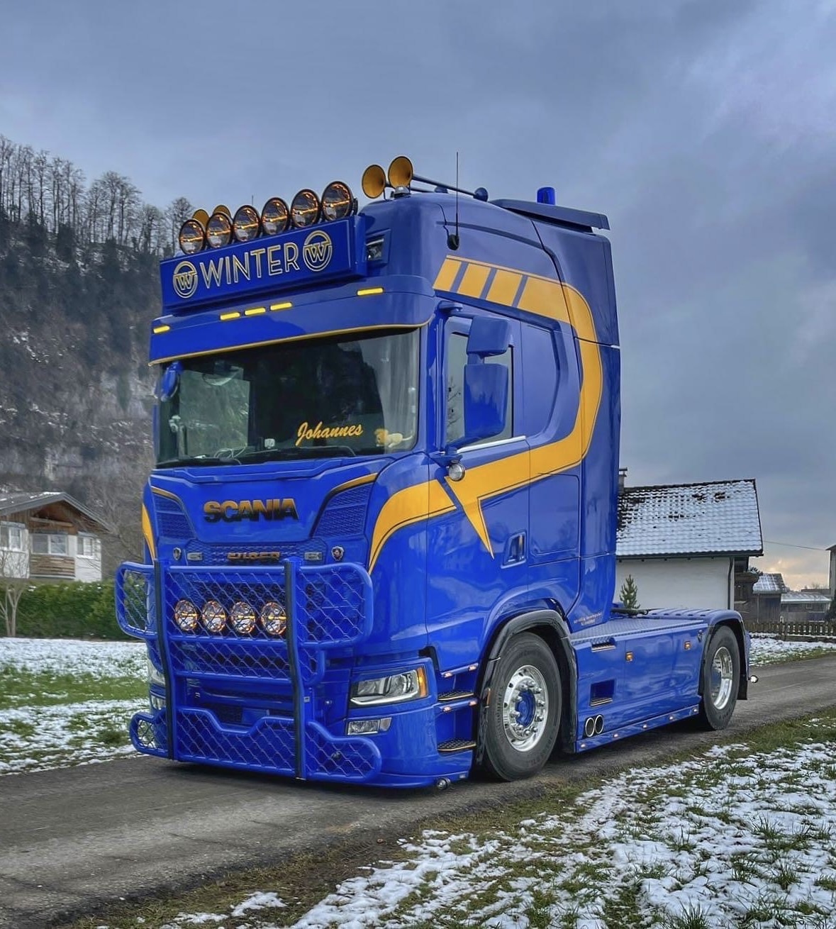 Strands Dark knight Ambassador 9" Full LED verstraler - Go-in-Style.nl