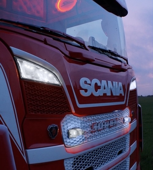 LED positionlight grill beamlight Amber/white Scania NG - Go-in-Style.nl