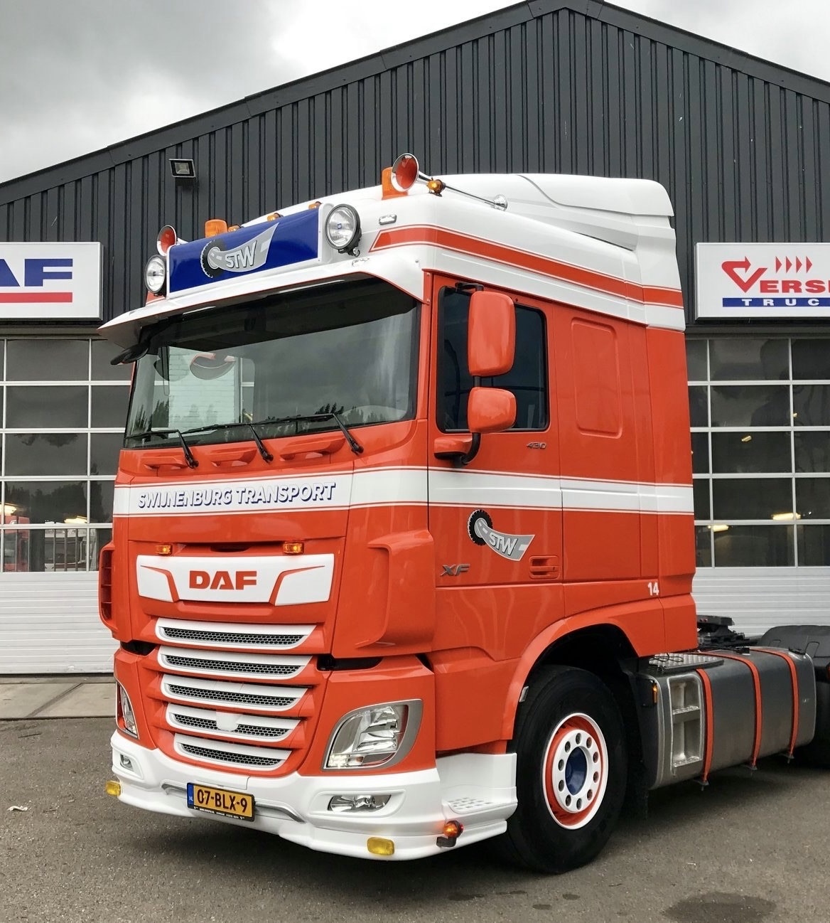 Engelskt solskydd för DAF XF Space Cab - Go-in-Style.nl