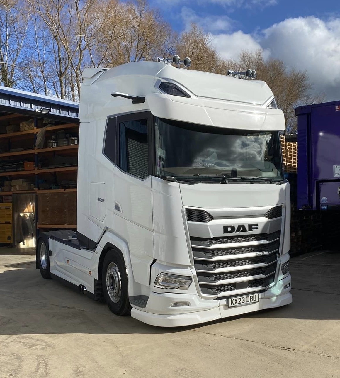 Coles Custom sunvisor DAF XG+ - Go-in-Style.nl