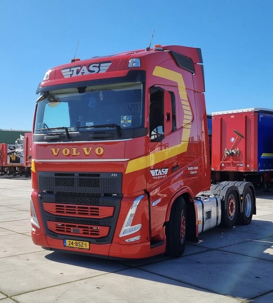 Frontplaat Volvo FH5 type 3 (Volvo letters) - Go-in-Style.nl