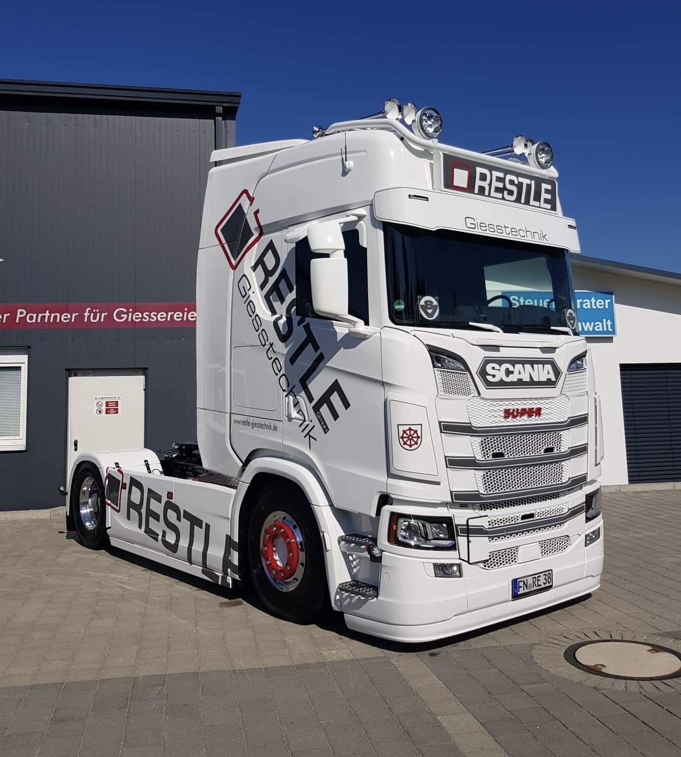 Solarguard splitter Scania NG low bumper type 5 - Go-in-Style.nl