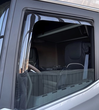 Side window deflectors DAF XF/XG/XG+ - Go-in-Style.nl