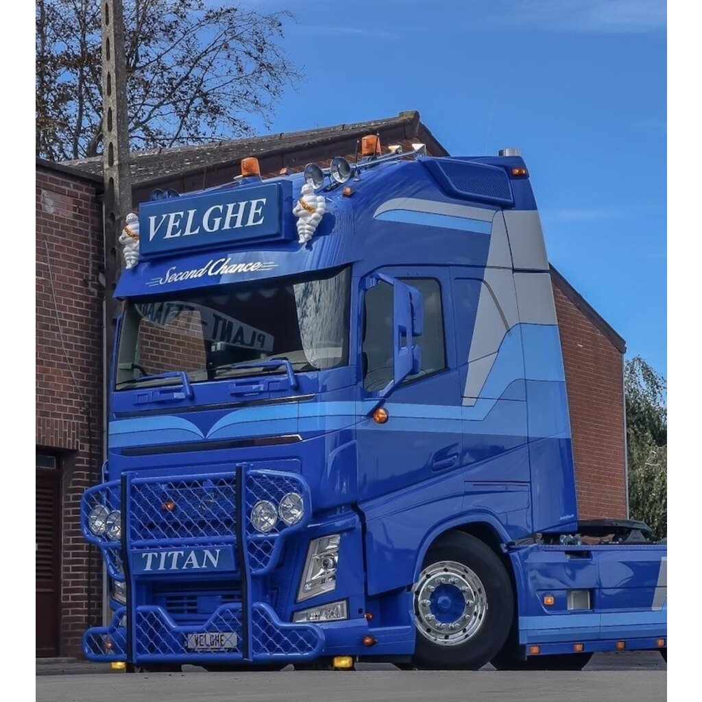 VOLVO FH4 Frontplate, makes the Iron Mark disappear. - Go-in-Style.nl
