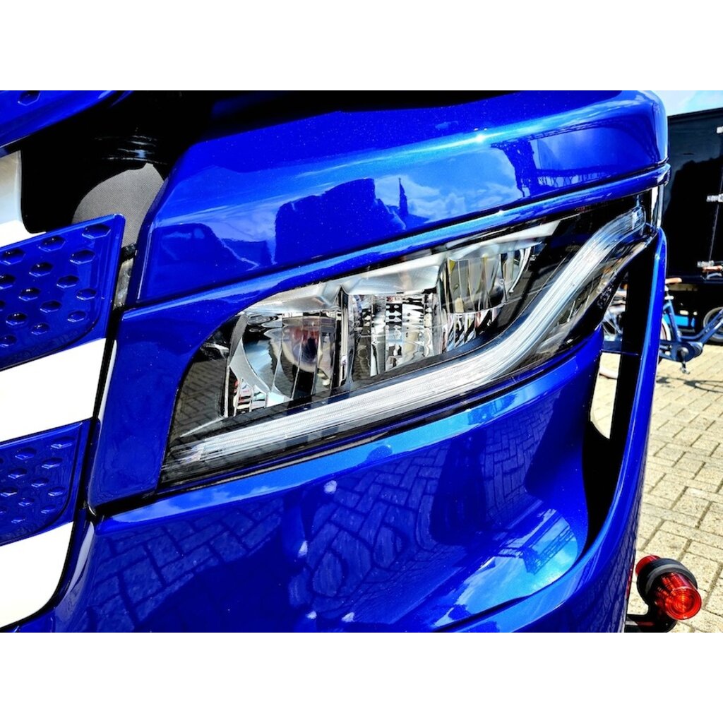 Solarguard eyebrows Iveco S-way (set) - Go-in-Style.nl