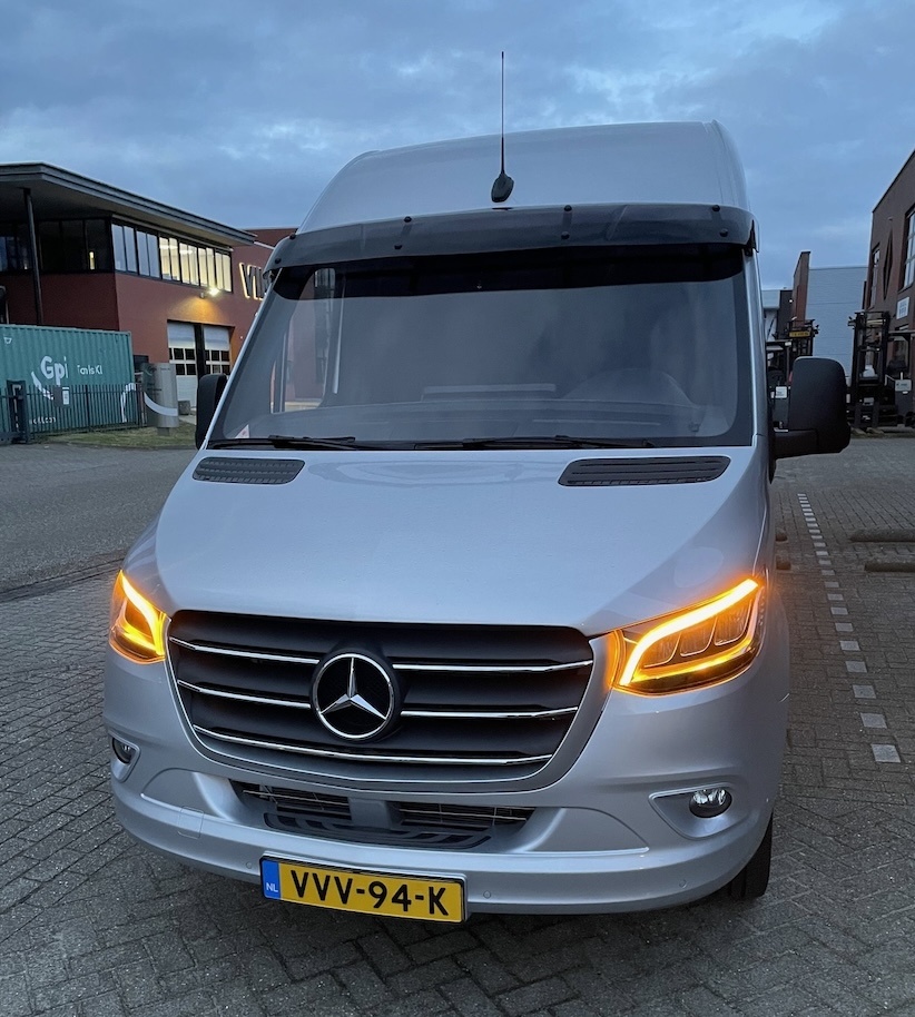 MB Sprinter Daytime Running Lights Switchable Amber/White - Go-in-Style.nl