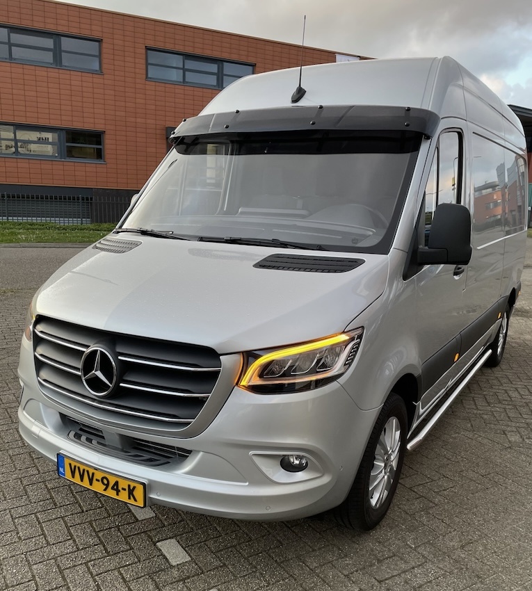 MB Sprinter Daytime Running Lights Switchable Amber/White - Go-in-Style.nl