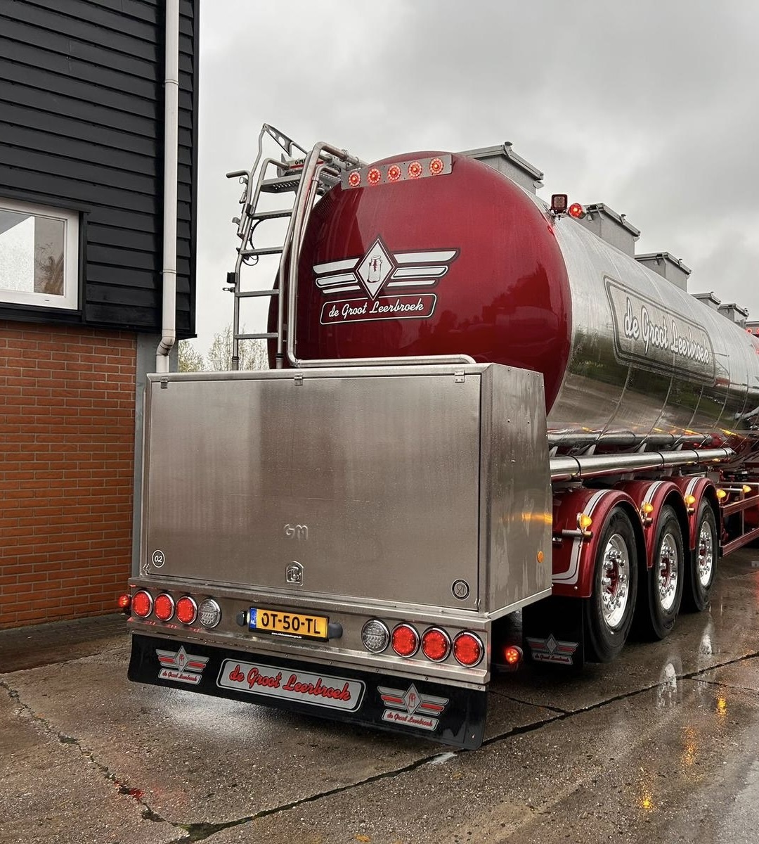 Turbo Truckparts achterbumper met 8 ronde gaten LED 236 cm (RVS) - Go ...