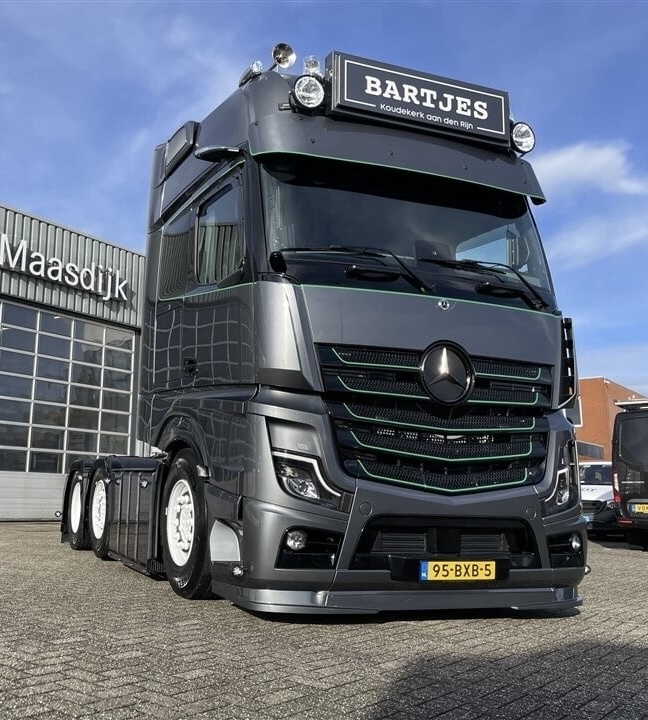 Fox Parts tiefe Sonnenblende für den Mercedes-Benz Actros - Go-in-Style.nl