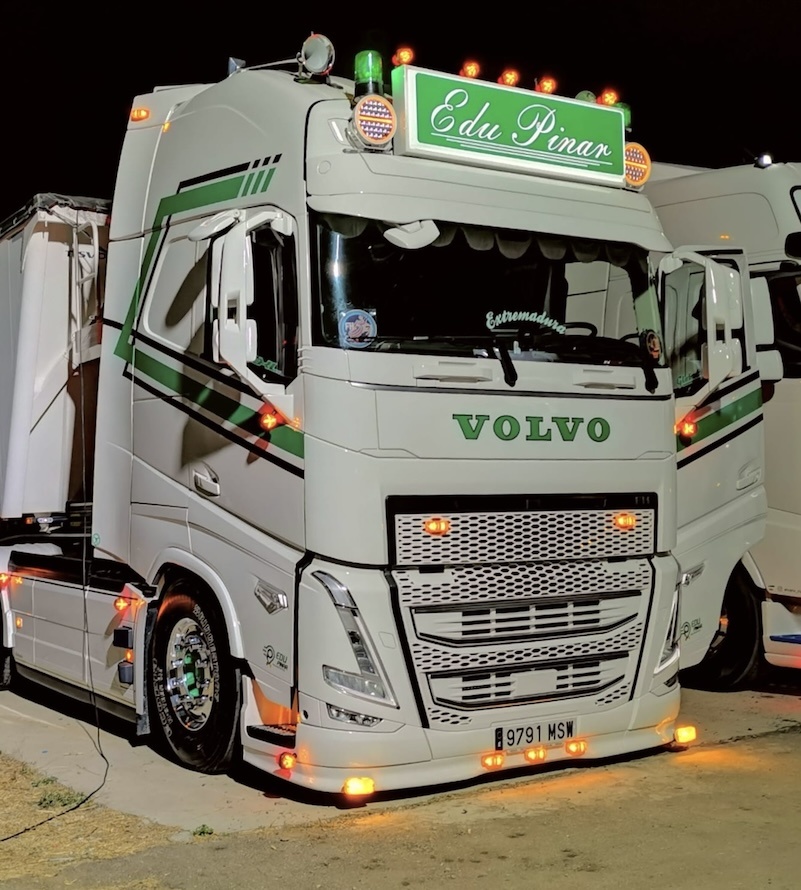 Smooth frontplate Volvo FH5 2024+ - Go-in-Style.nl