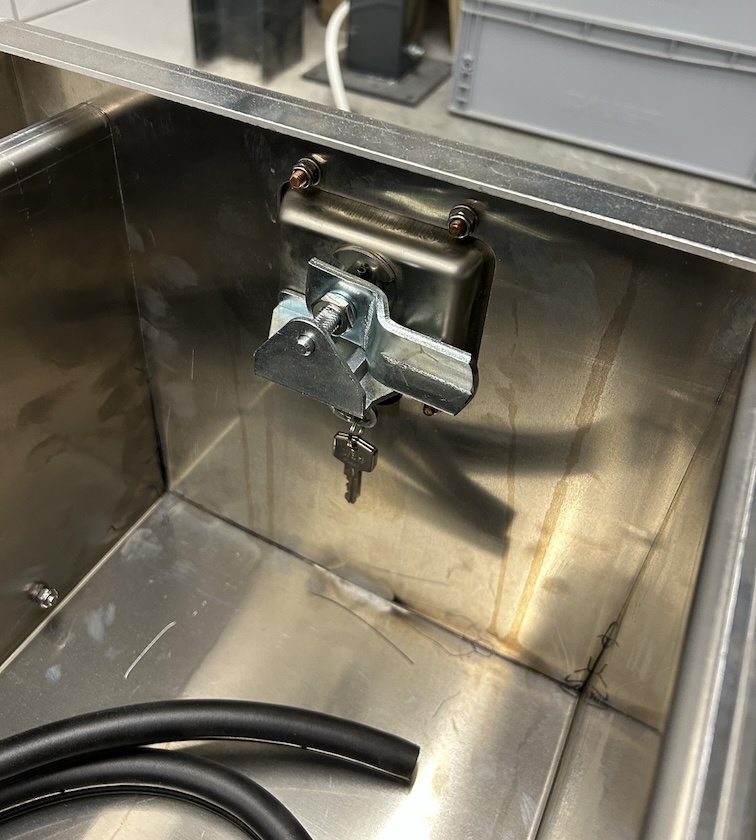 Aluminum storage box with sliding drawer DAF XG and XG+ - Go-in-Style.nl