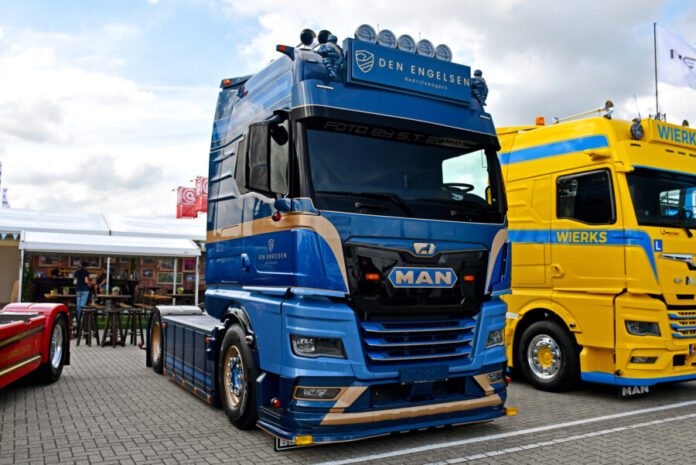 Light box supports MAN TGX, TGM & TGA - Go-in-Style.nl