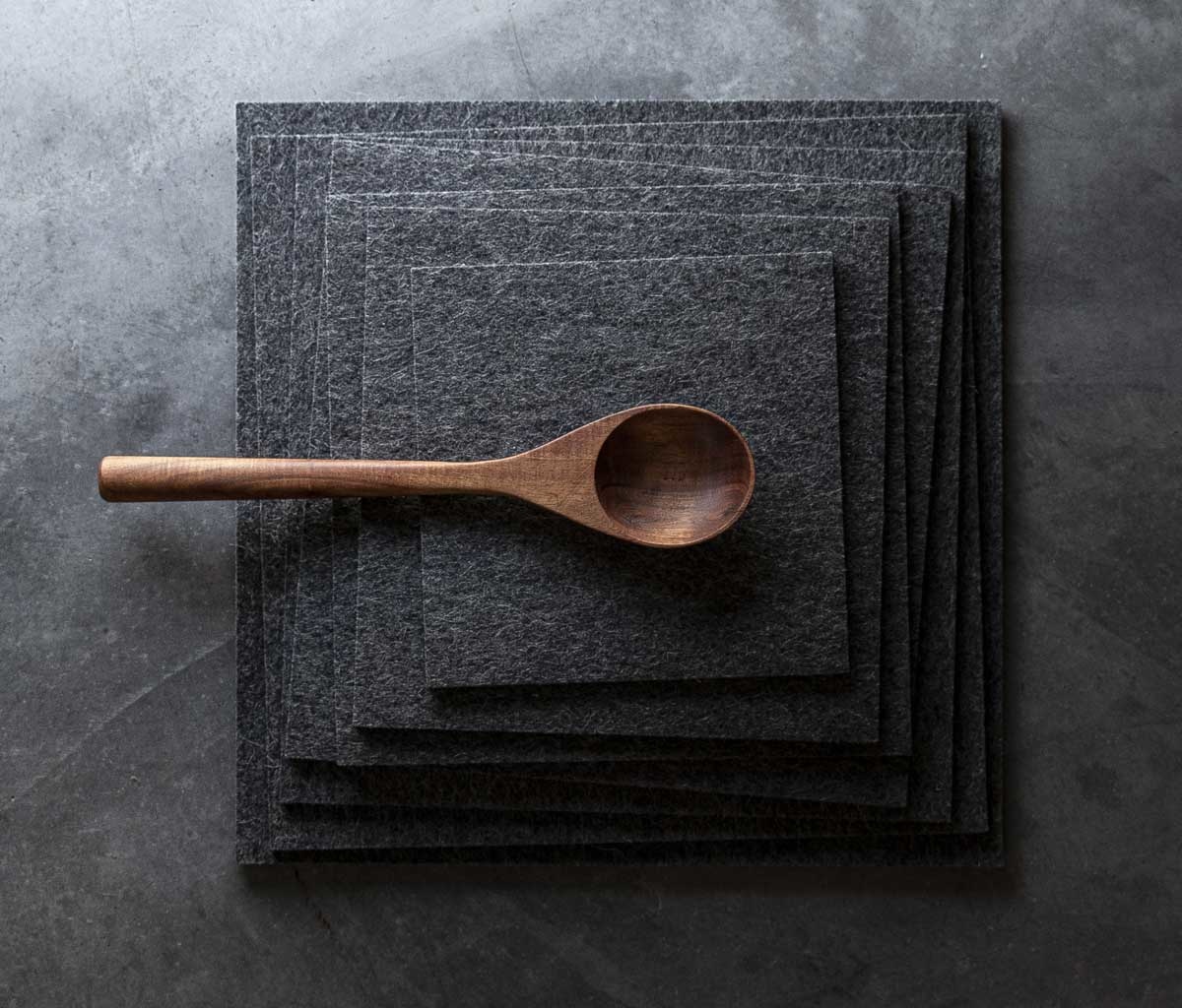 Tablemats angular square of felt - werktat
