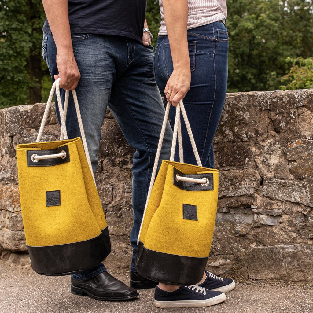 Drawstring duffel bag / backpack MEERWERK of felt & leather | werktat ...