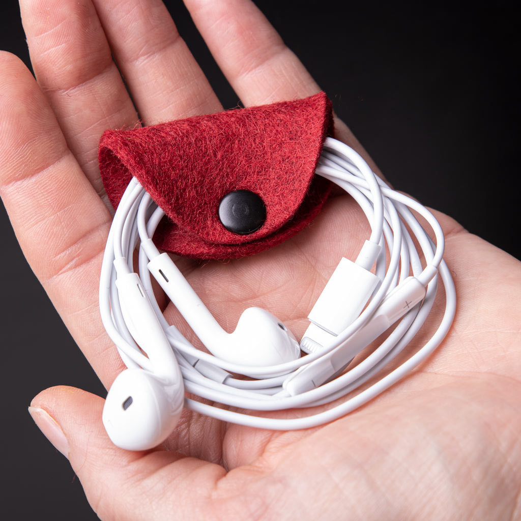 Cable ties from felt for USB and headphone cables - werktat