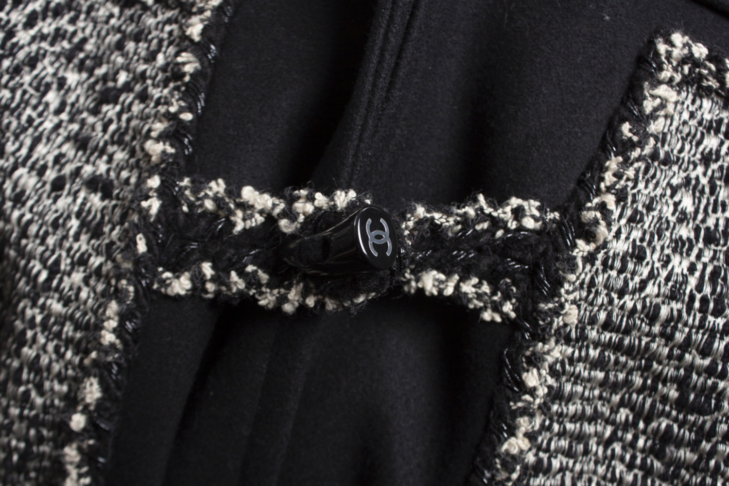 Chanel, tweed houtje touwtje jas met capuchon. - Unique Designer Pieces