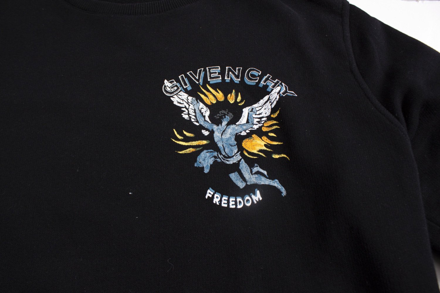 Givenchy, freedom crewneck sweatshirt - Unique Designer Pieces Givenchy, freedom crewneck sweatshirt - Unique Designer Pieces
