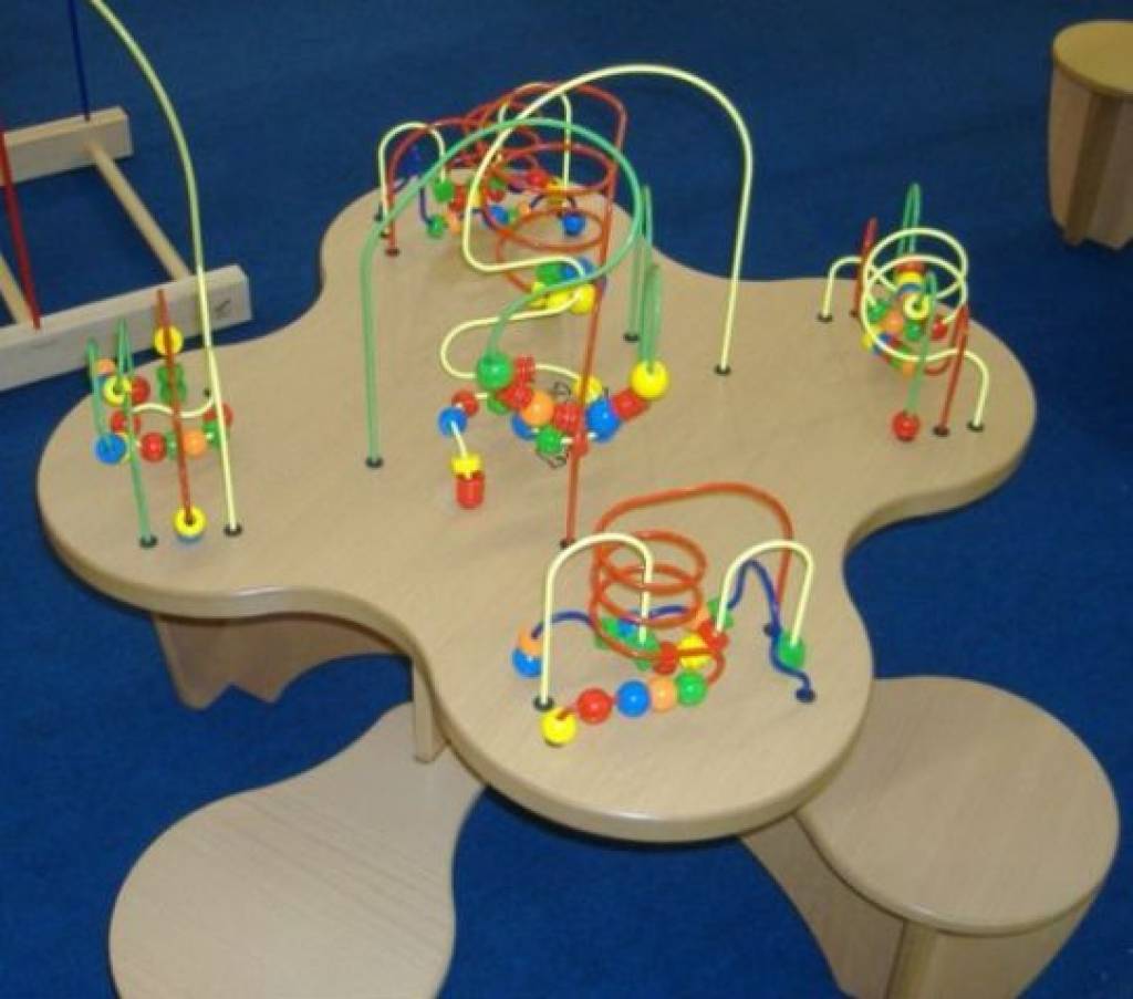 Large wooden bead maze table with 4 chairs - KinderSpell