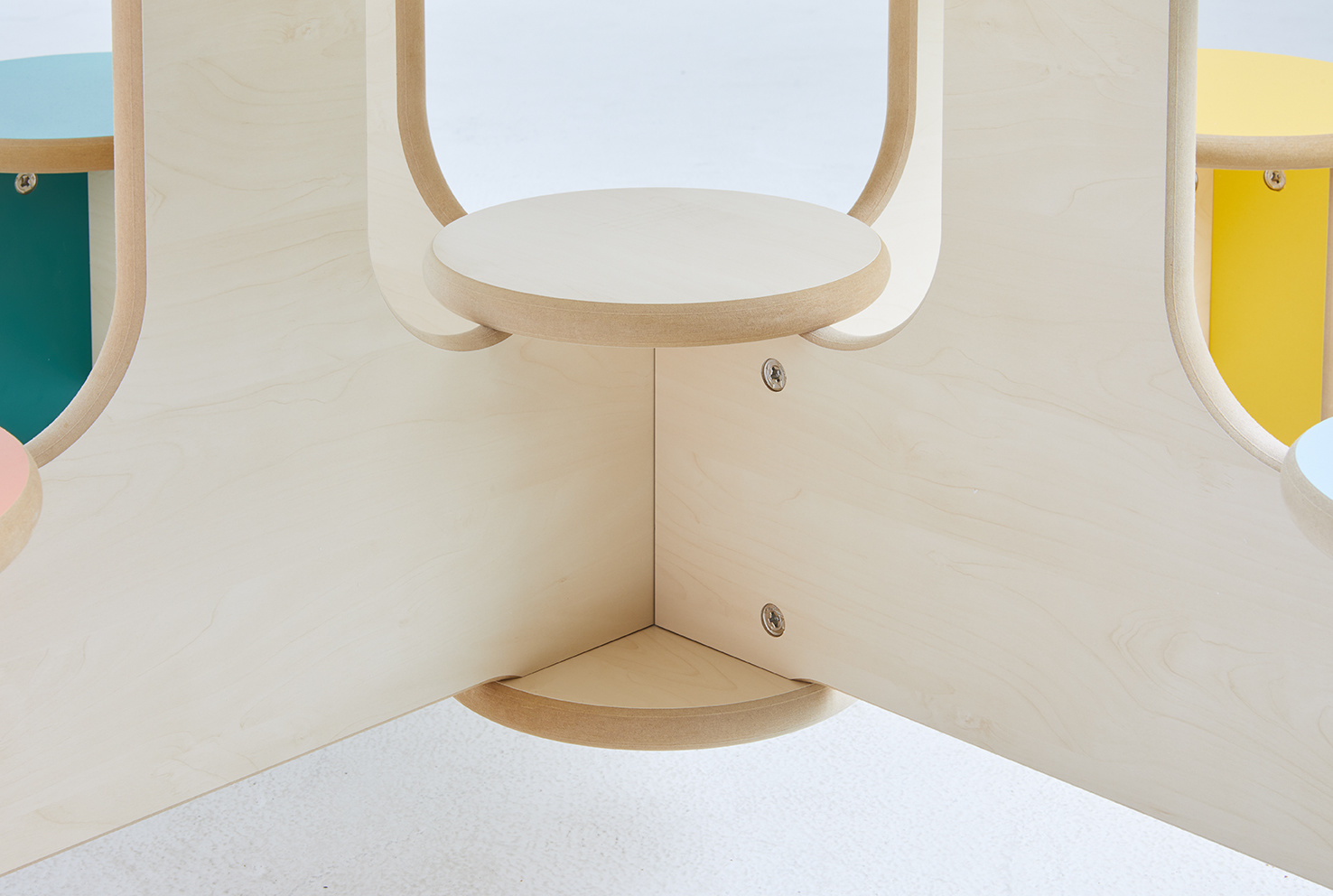 Round Play table for children with 5 integrated seats - KinderSpell