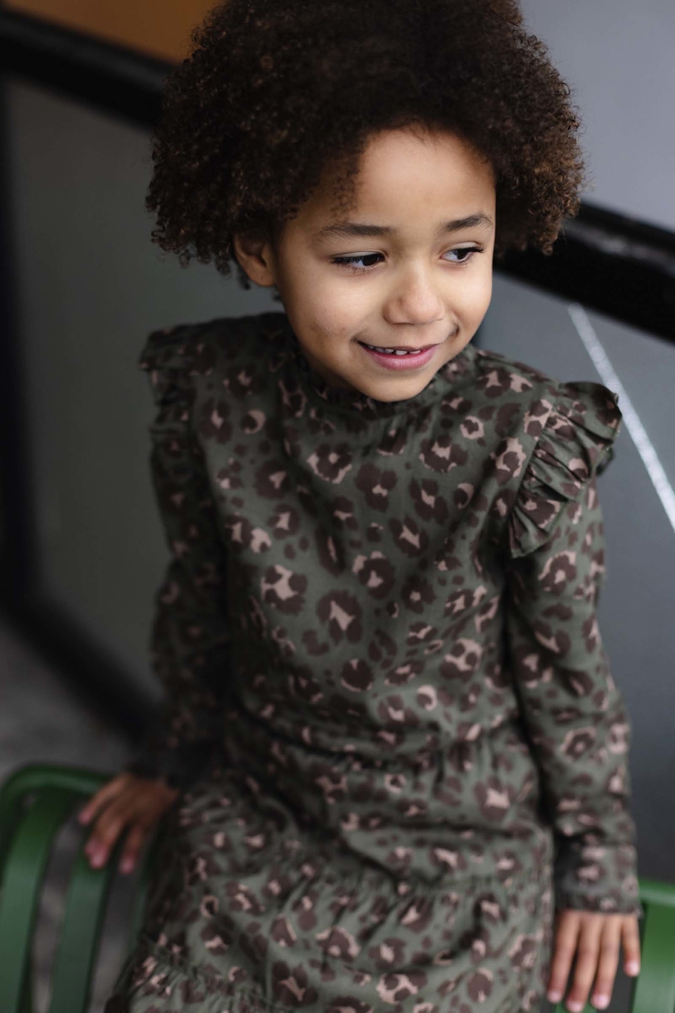 LEVV - Meisjes jurk - Aida - AOP groen luipaard - merkmeisjeskleding.nl